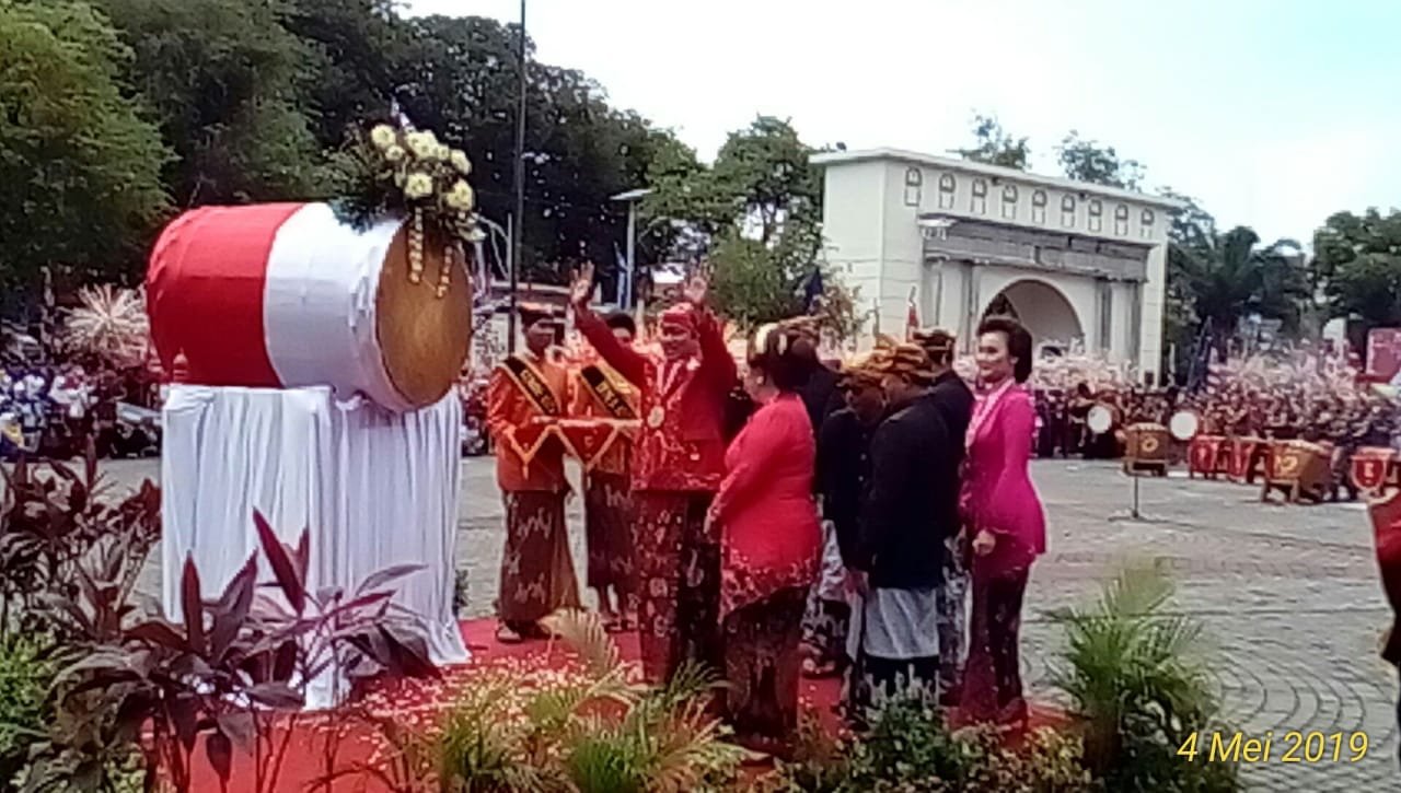 Dugderan, Warga Tionghoa Berbaur Menggotong Warak Ngendhog - jatengdaily.com