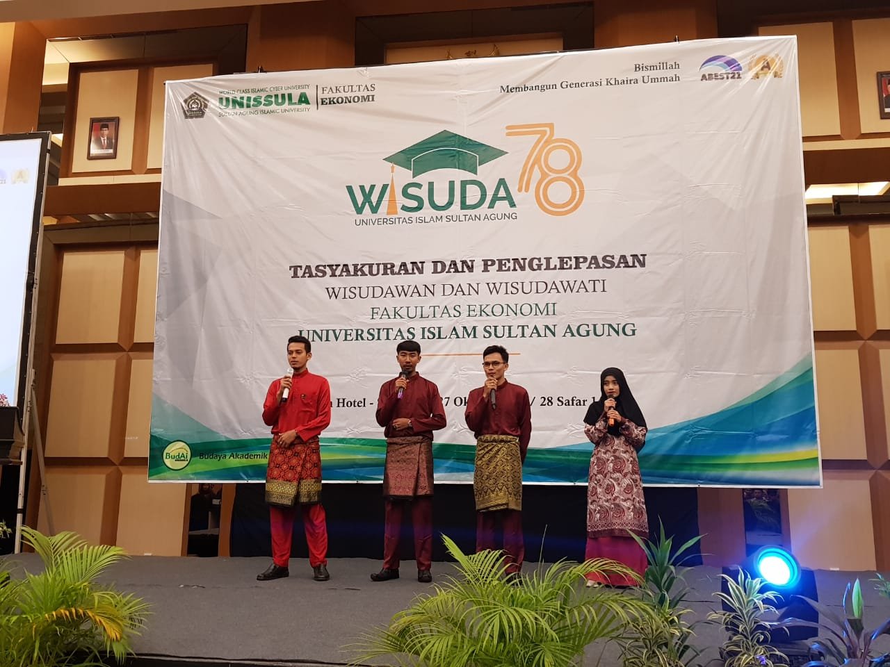 FE Unissula Wisuda Mahasiswa Internasional dari Thailand