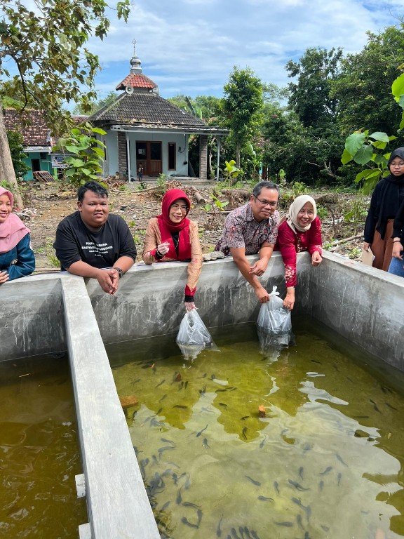 FSM Undip dan UMS Malaysia Lakukan Pengabdian Internasional Urban Farming Terintegrasi untuk ...